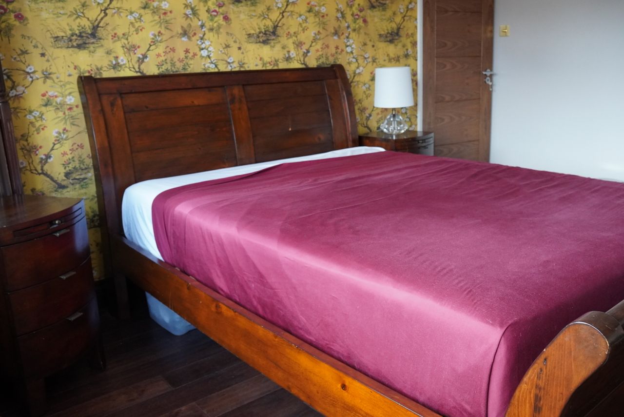 How to Make "Hospital Corners" — And Style Your Bed Better | Livingetc