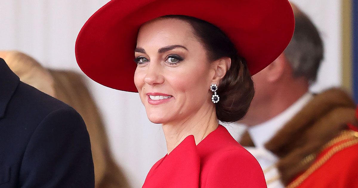 Princess Kate steps out in on-trend red in a bow cape-dress | Marie ...