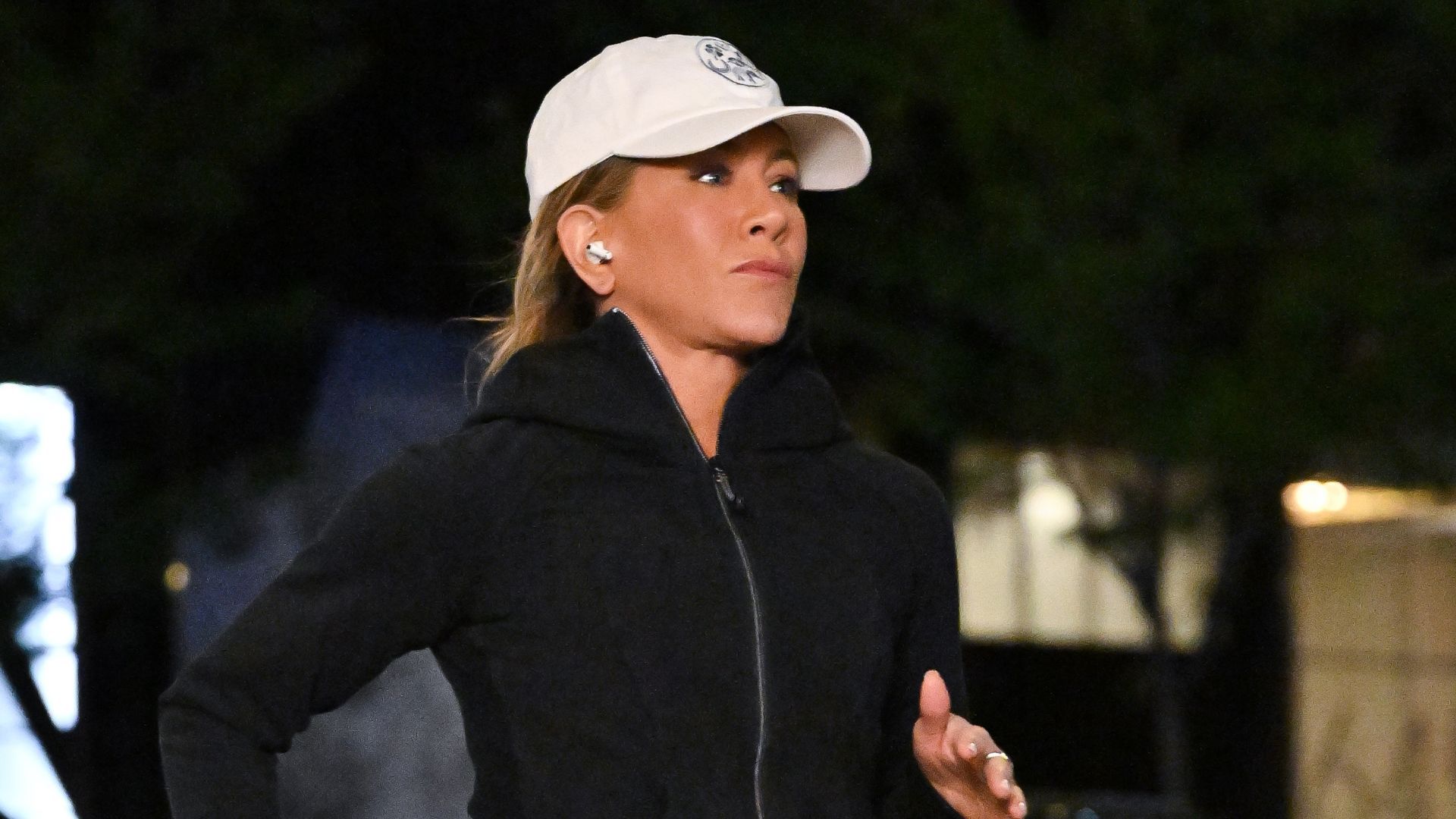 Jennifer Aniston’s ‘staple’ running leggings are a steal in Sweaty ...