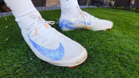 Supersonic feet and explosive acceleration | FourFourTwo