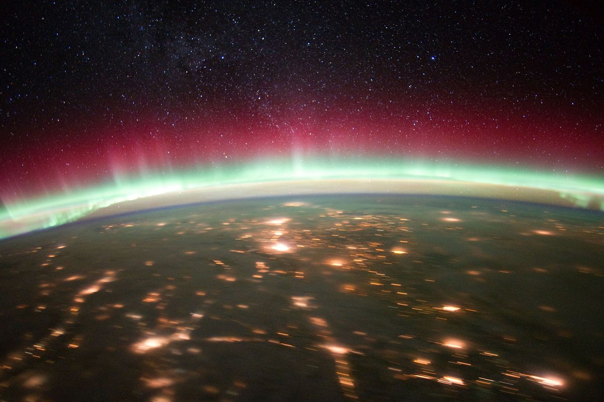 Auroras Over Earth: Amazing Northern Lights Photos from Space: Page 2 ...