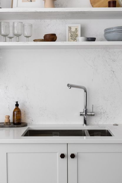 7 small habits to adopt to keep your kitchen counters clear | Livingetc
