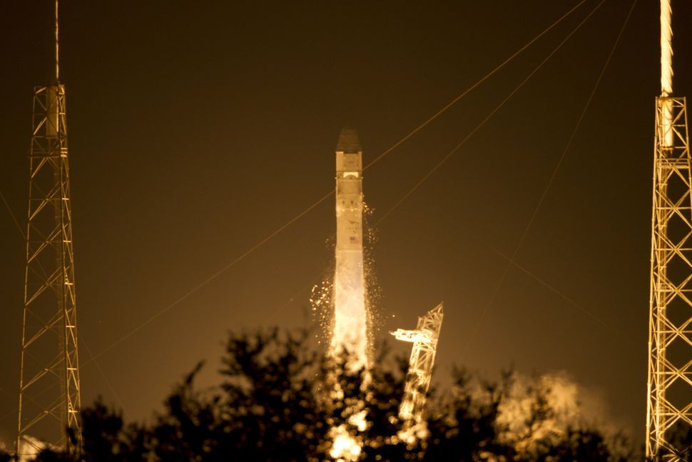 Gallery: SpaceX Dragon Launches on 1st Space Station Cargo Trip ...