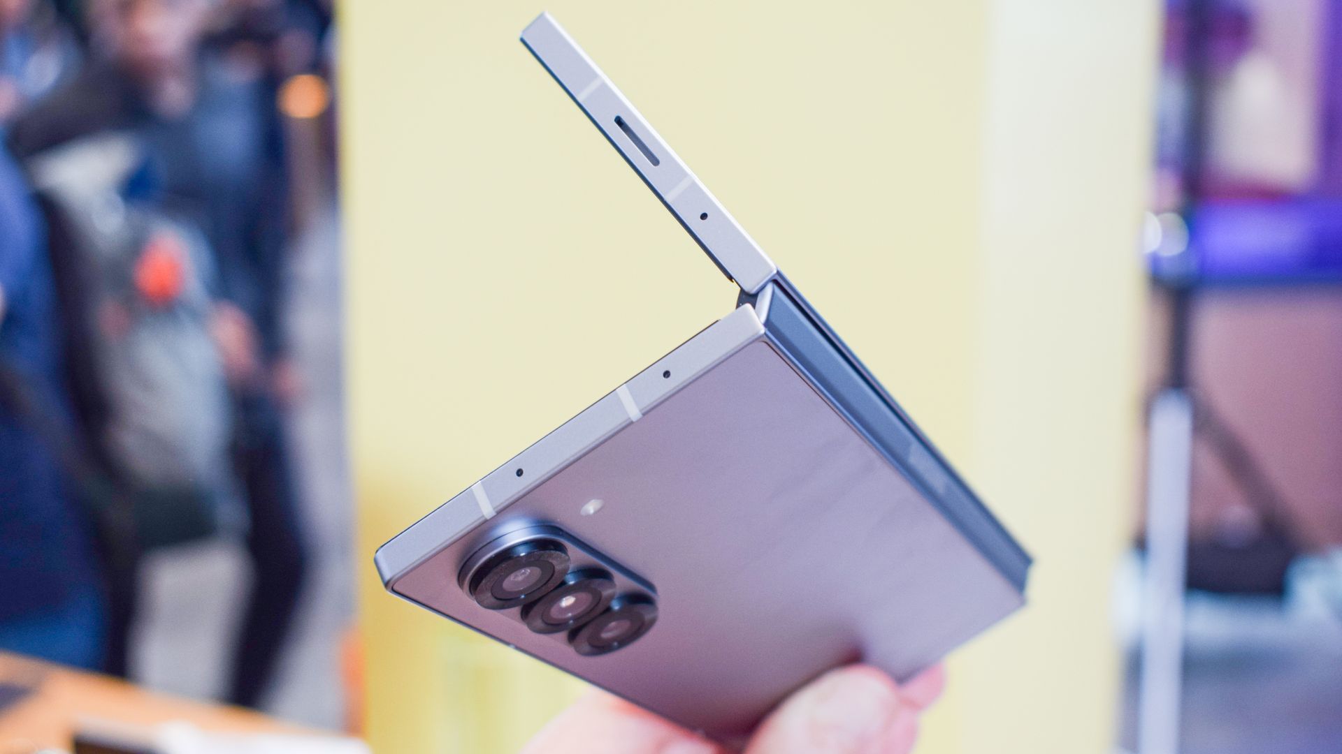 Samsung Galaxy tri-fold – 5 key rumored features, from its screen size ...