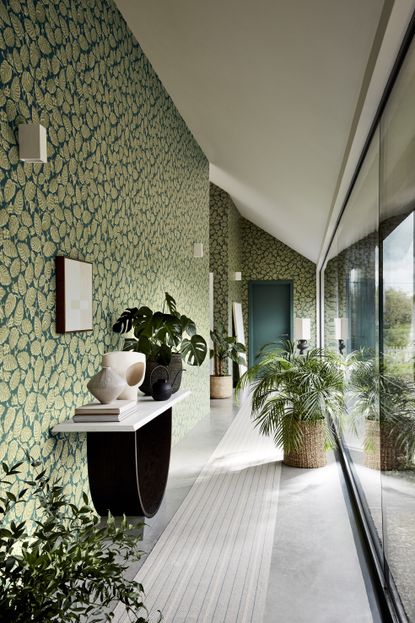 Hallway wallpaper ideas: 20 statement wallpapers for a hall | Homes and ...