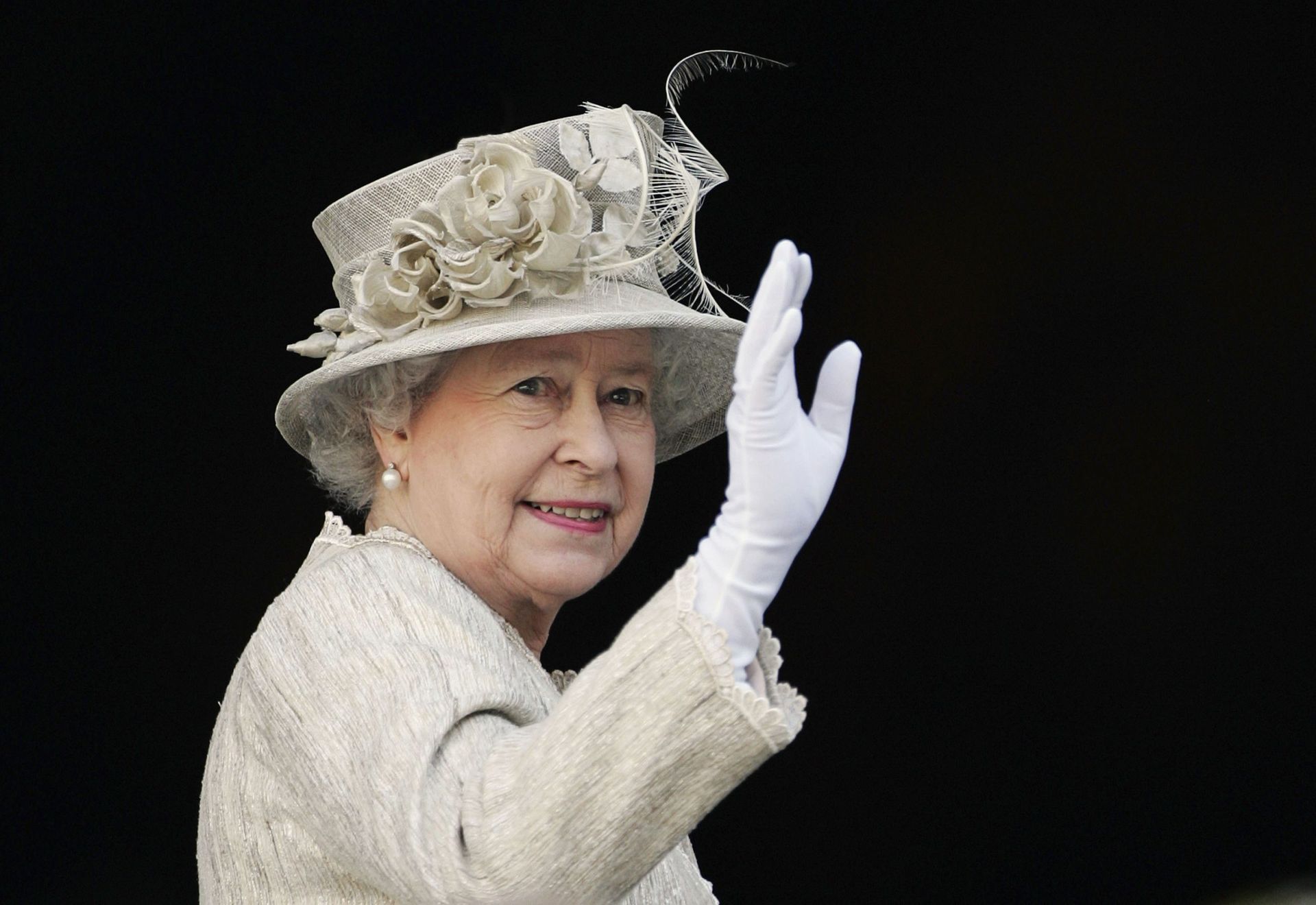 Buckingham Palace has confirmed that the Queen has sadly died at the ...
