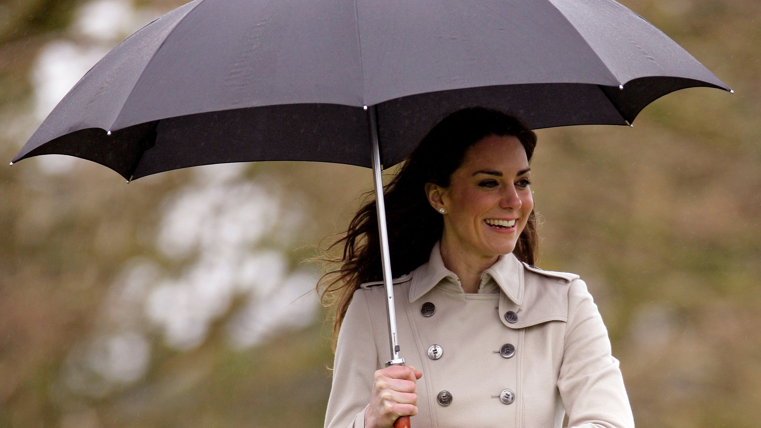 Kate Middleton's short Burberry trench coat with sheer black tights and ...