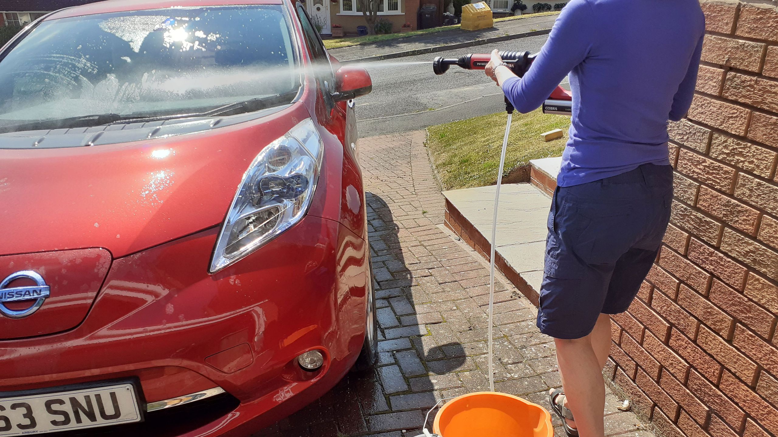 Cobra PW18024V cordless pressure washer review | Homebuilding