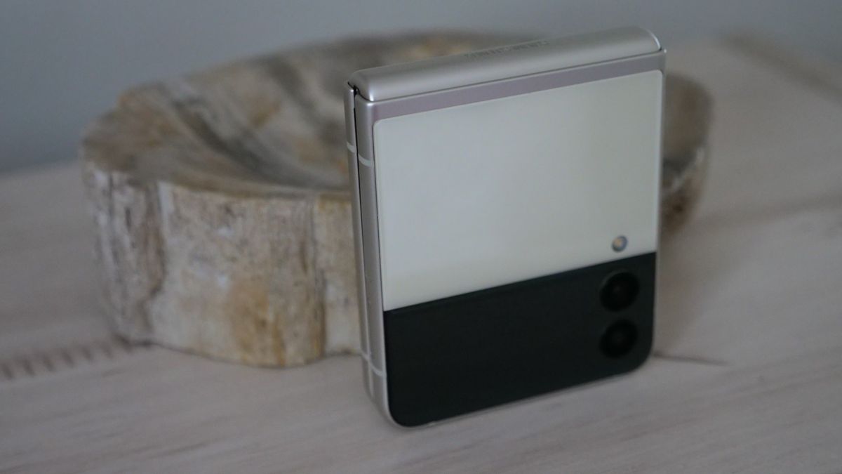 Samsung Galaxy Z Flip 3 review: The first foldable you should buy ...