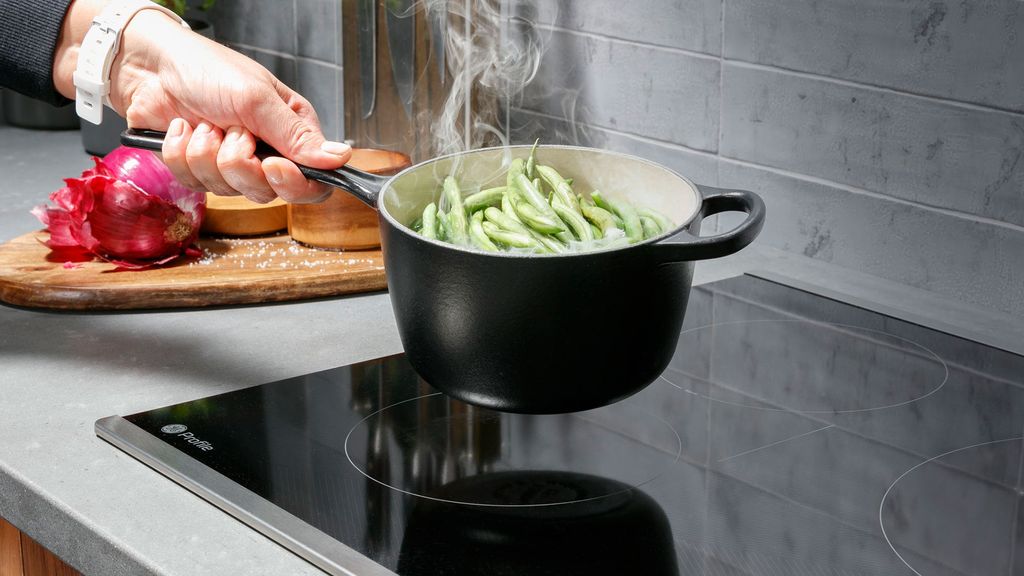 Does an induction cooktop work with cast iron pans? Here’s what the ...