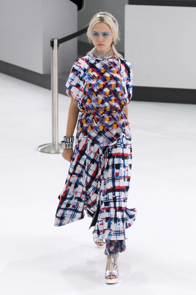 Karl Lagerfeld's 45 Most Iconic Chanel Runway Looks | Marie Claire