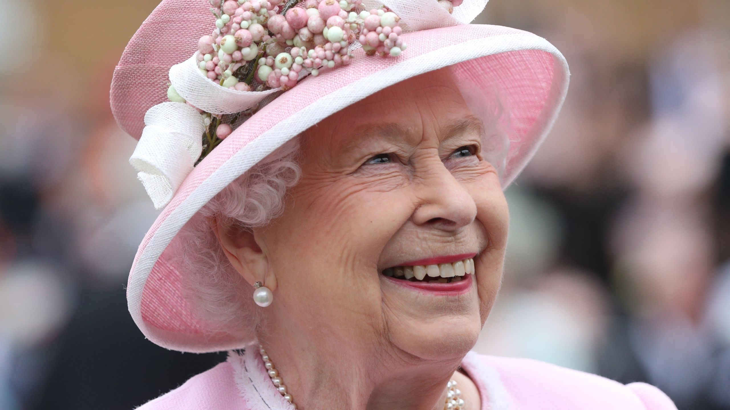 The Queen is being applauded for offering this incredible opportunity ...