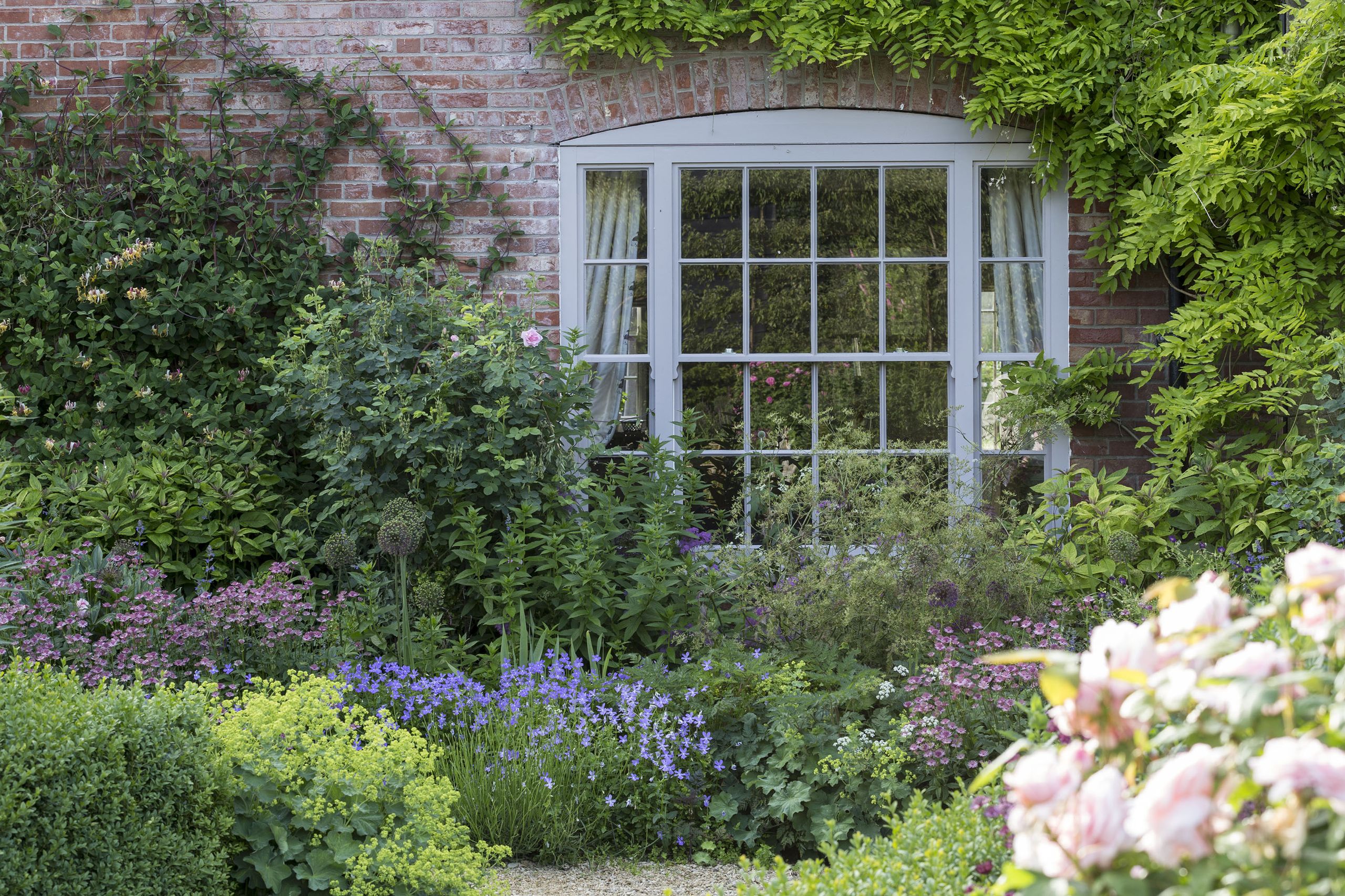 Cottage garden patio ideas: 11 beautiful ways to create a flower-filled ...