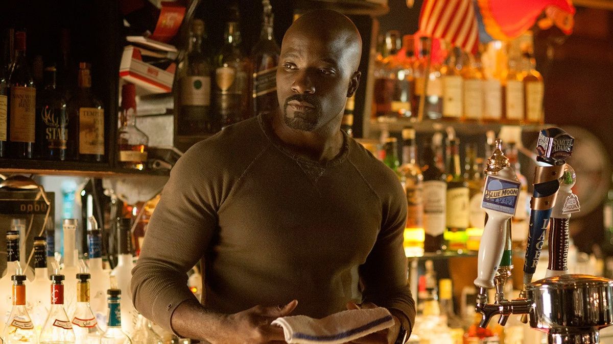 Luke Cage fights the villainous Diamondback in first set photos ...