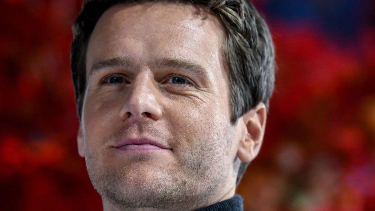 Who Is Jonathan Groff, King George in 'Hamilton'? | Marie Claire