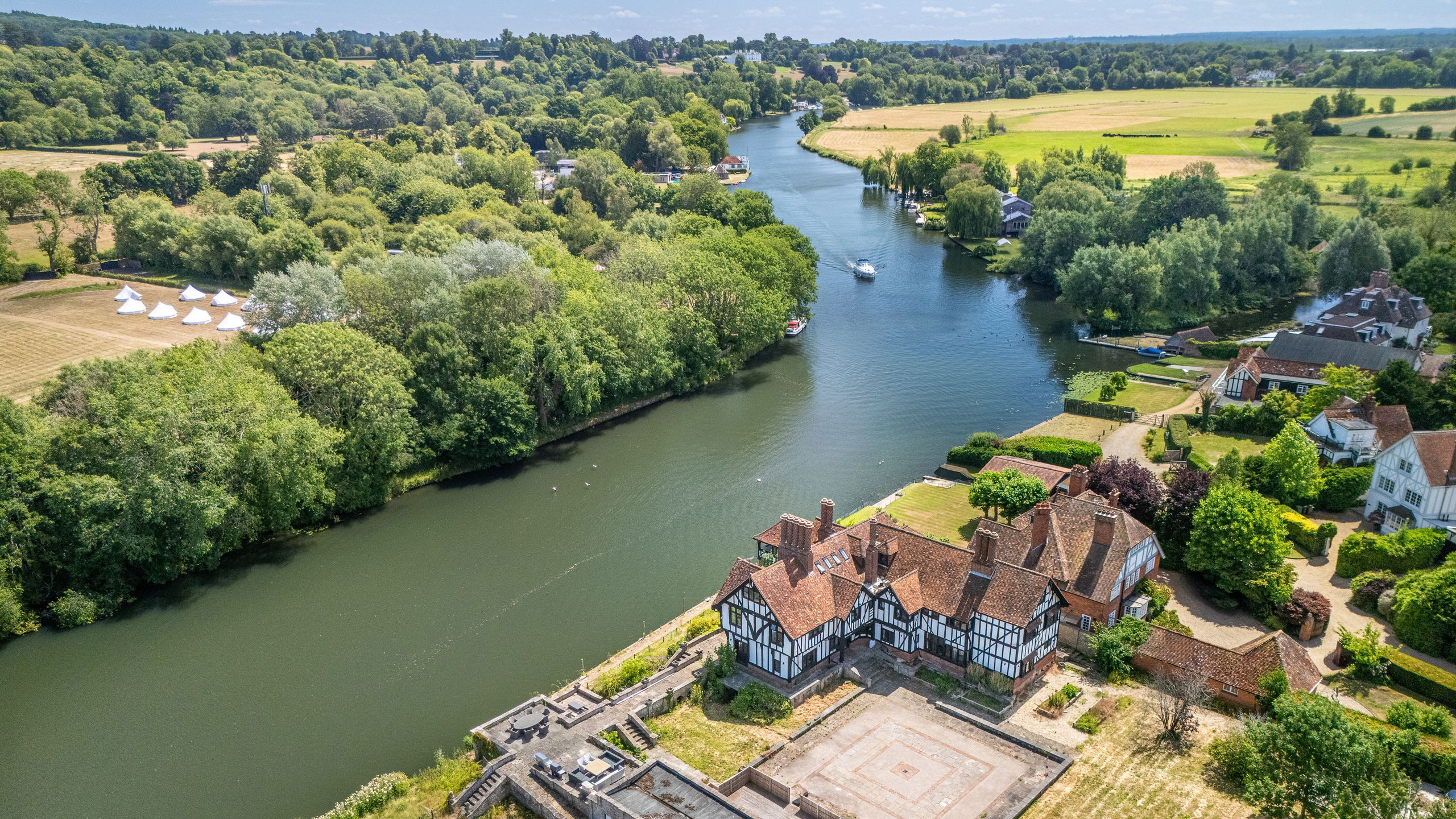 A 1960s pop star's 'iconic' mansion right by the water's edge in one of ...