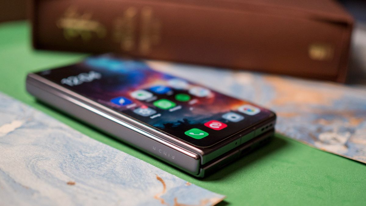 OPPO Find N2 hands-on review: This fun-sized foldable is amazing ...