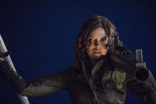 Arrow Season 2 Finale Trailer And Photos Show Heroes, Tension And Big ...