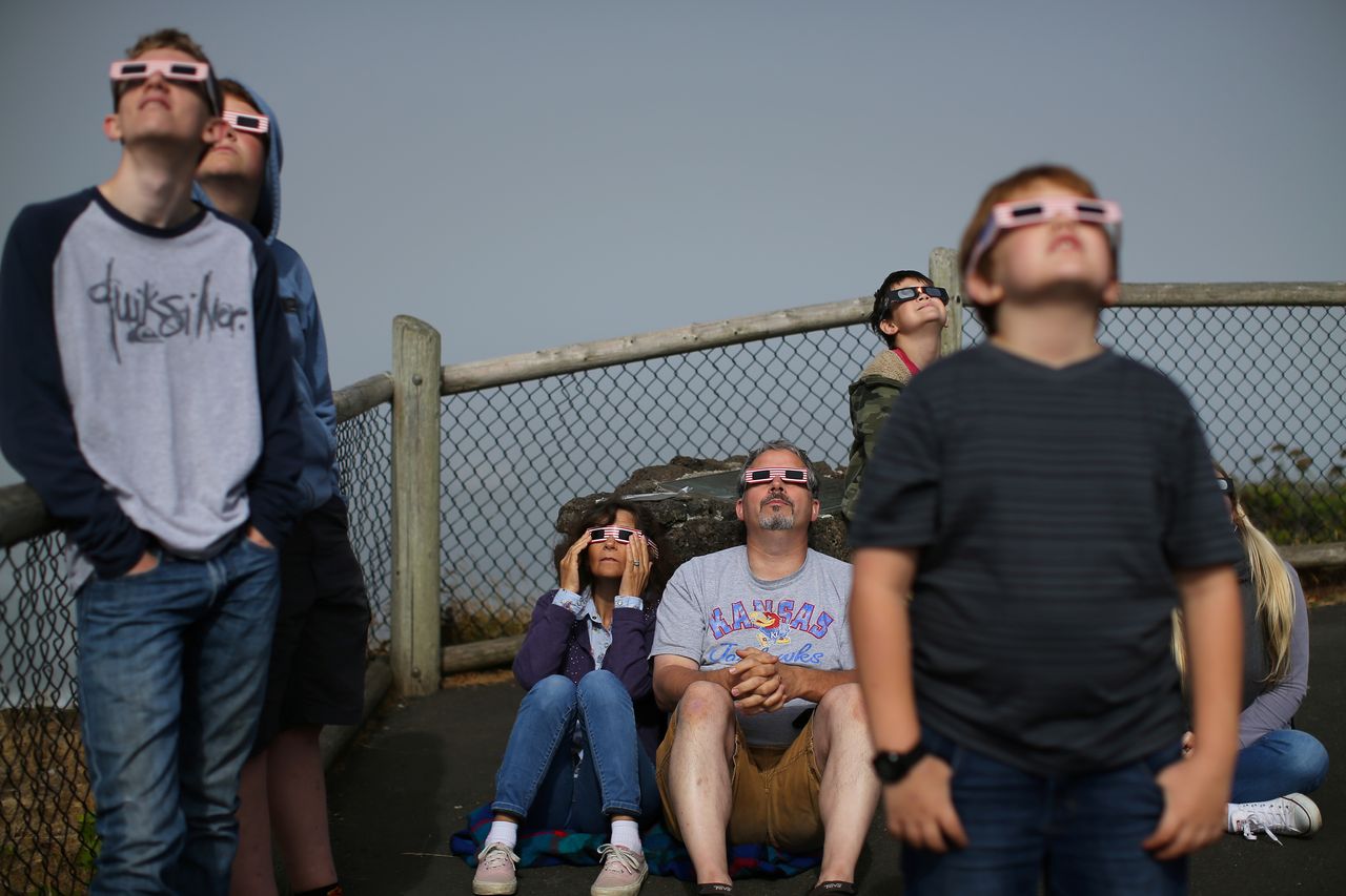13 photos of Americans awed and overwhelmed by the total eclipse | The Week