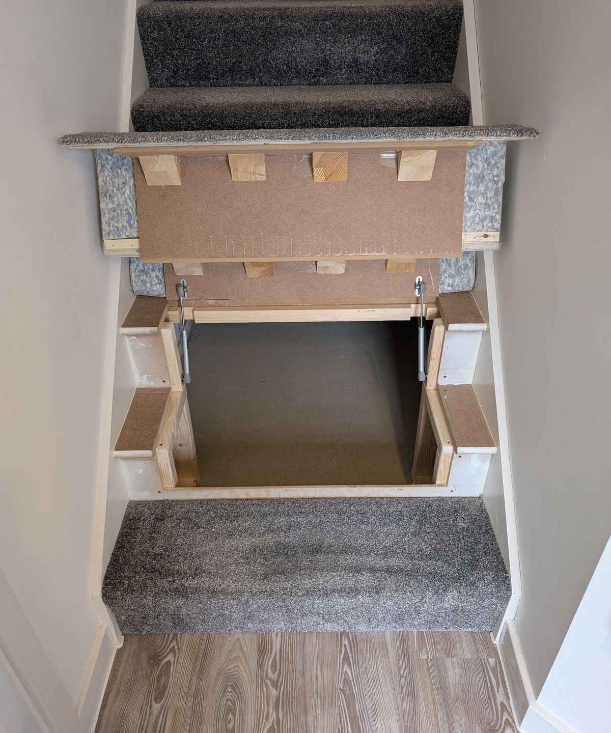 Lift up stairs storage: What it is and how it works | Homebuilding