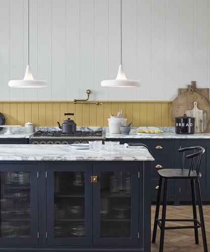 5 rules for organizing an overflowing kitchen cabinet | Homes and Gardens