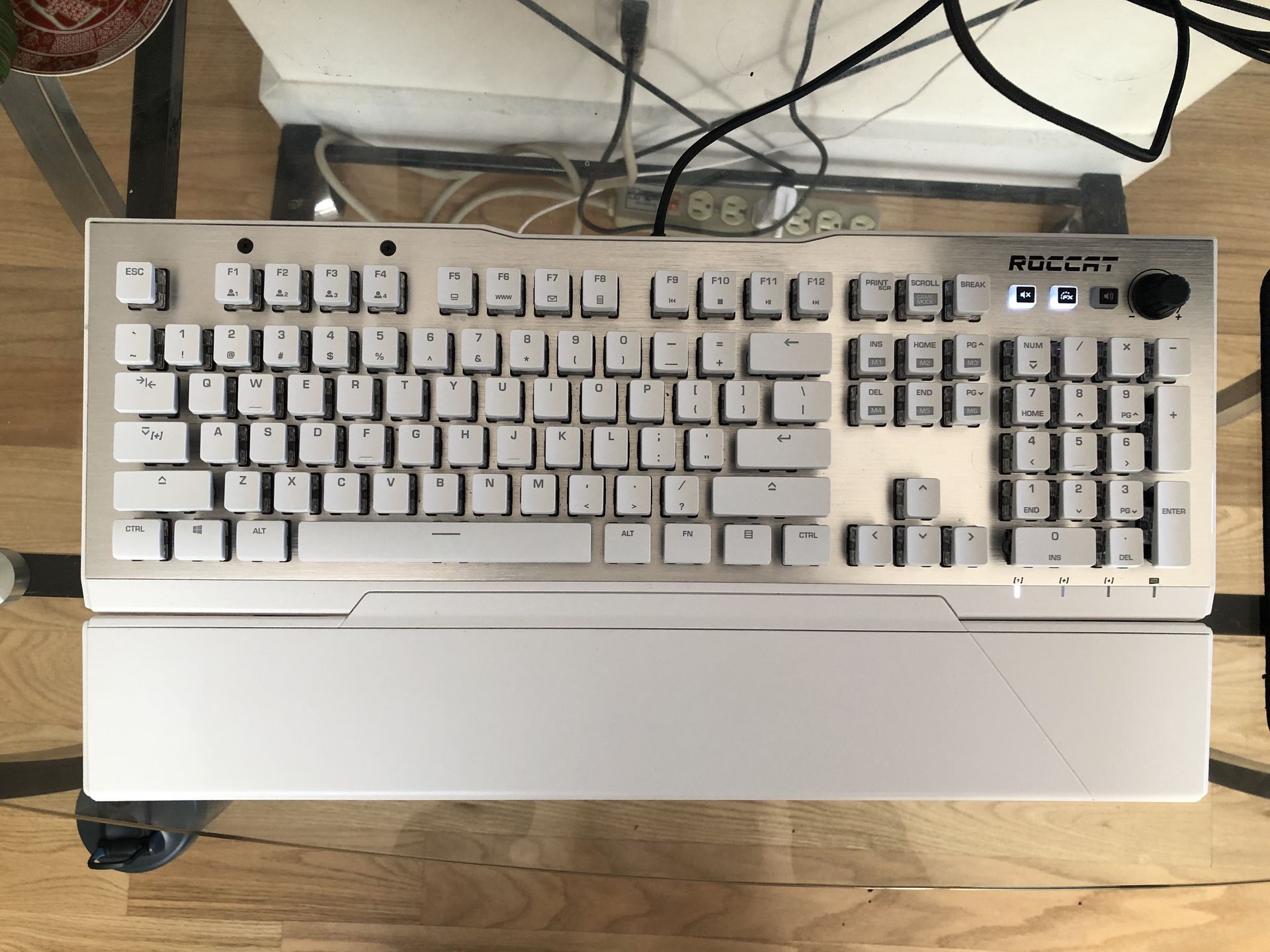 Roccat Vulcan 122 Aimo Gaming Keyboard Review: White, Bright and Modern ...