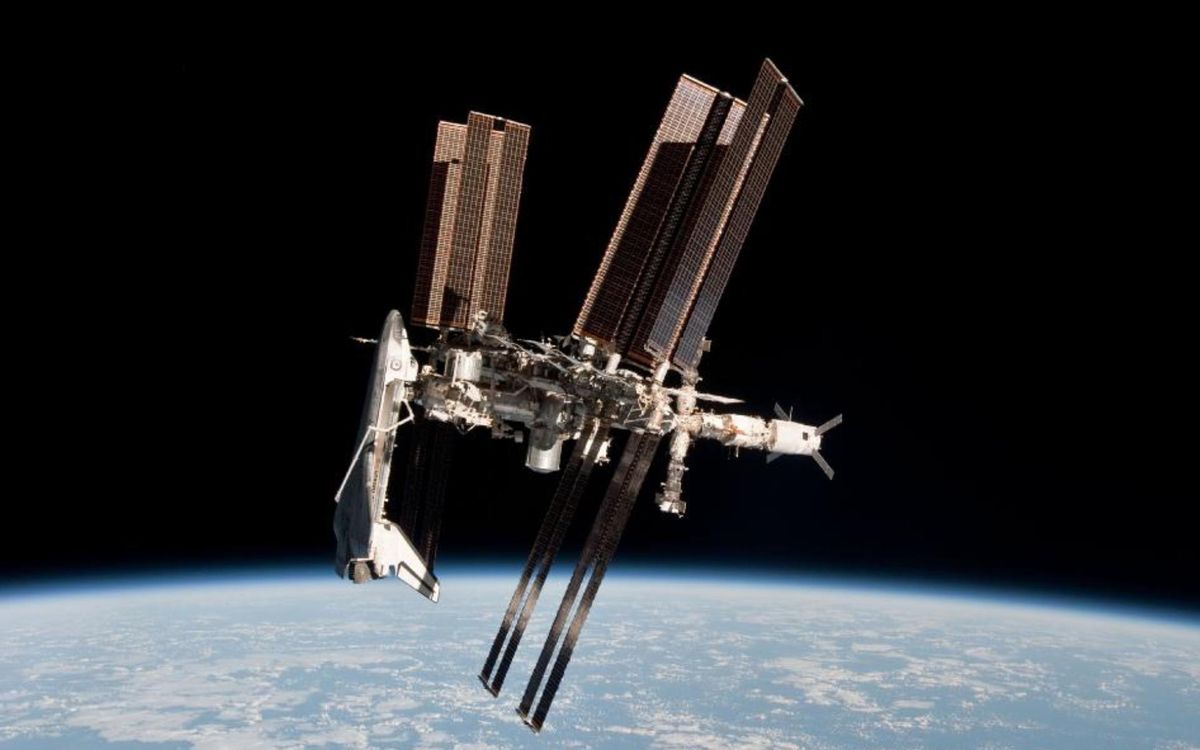 NASA - Portrait of Shuttle and Station Space Wallpaper | Space