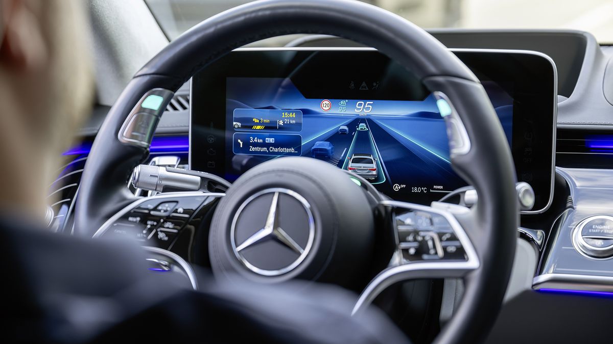 Mercedes Drive Pilot 95 can do 59 mph while you watch movies behind the ...