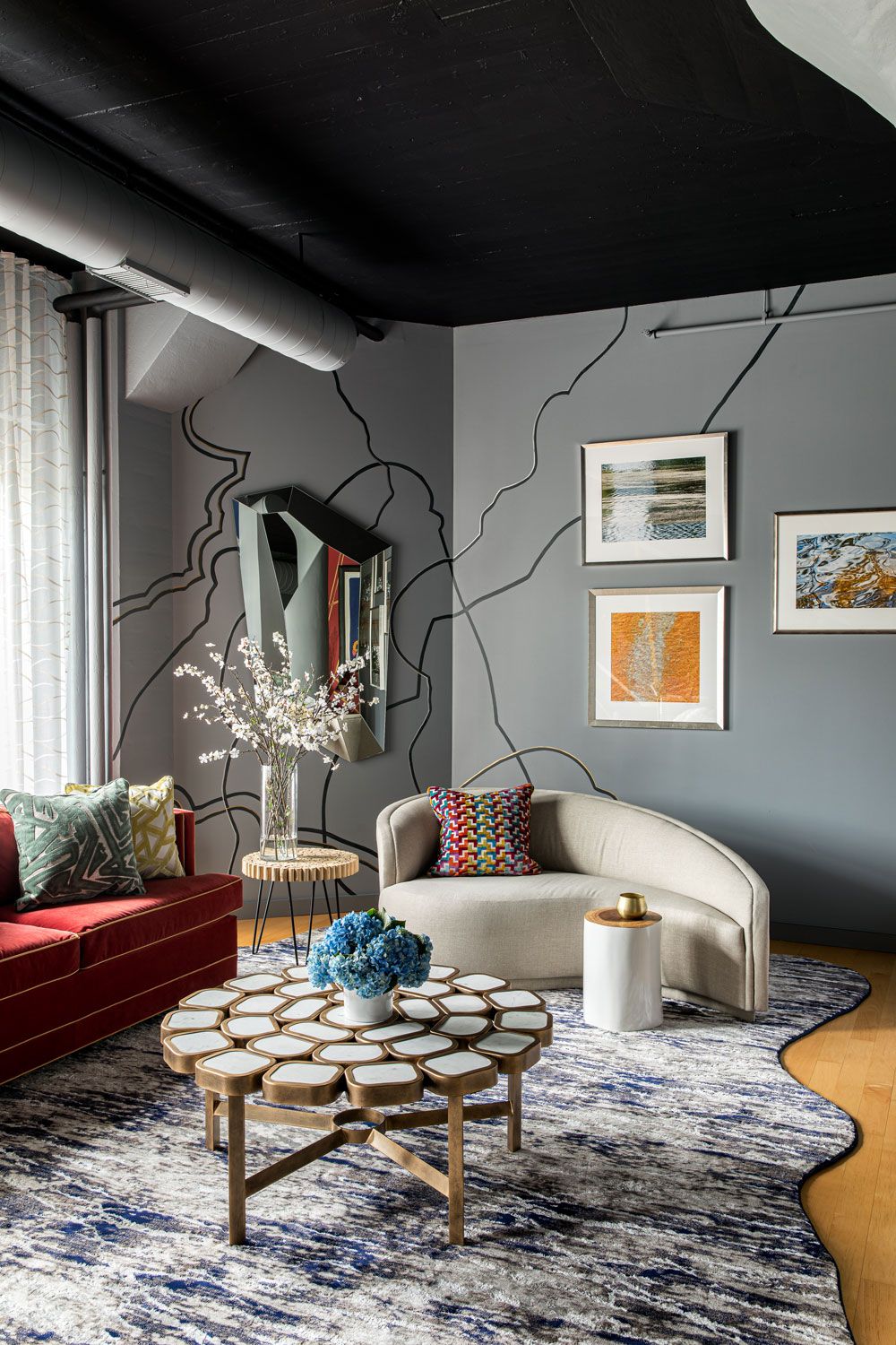 Explore An Art Deco Loft In Boston – It's A Lesson In Open Plan Living