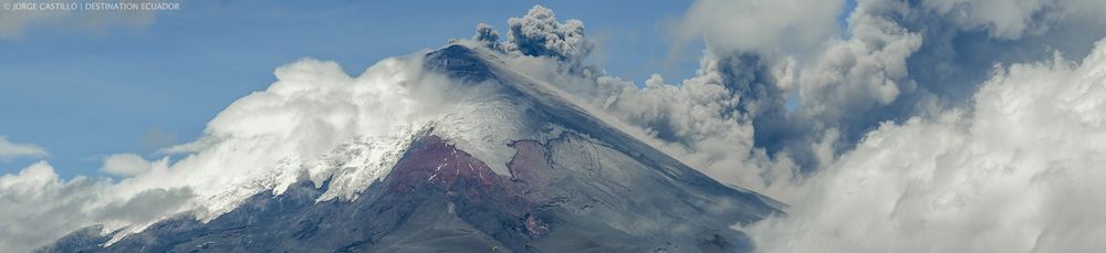 Unforgettable Images Capture Volcano Rumbling to Life | Live Science