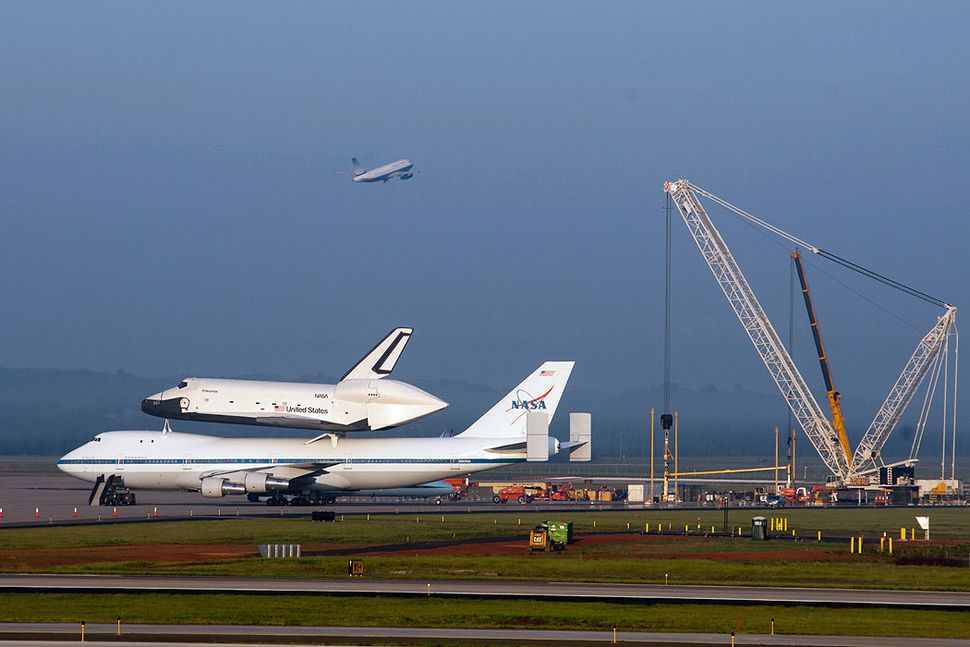 NYC-Bound Space Shuttle Prototype Enterprise Reunited with Carrier ...