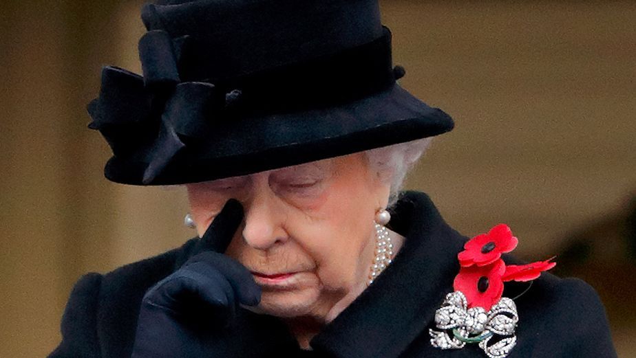 Does Queen Elizabeth II Really Not Cry, As 'The Crown' Suggests ...