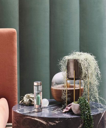 How should I arrange my bedroom for good energy?: 7 ways to positively ...