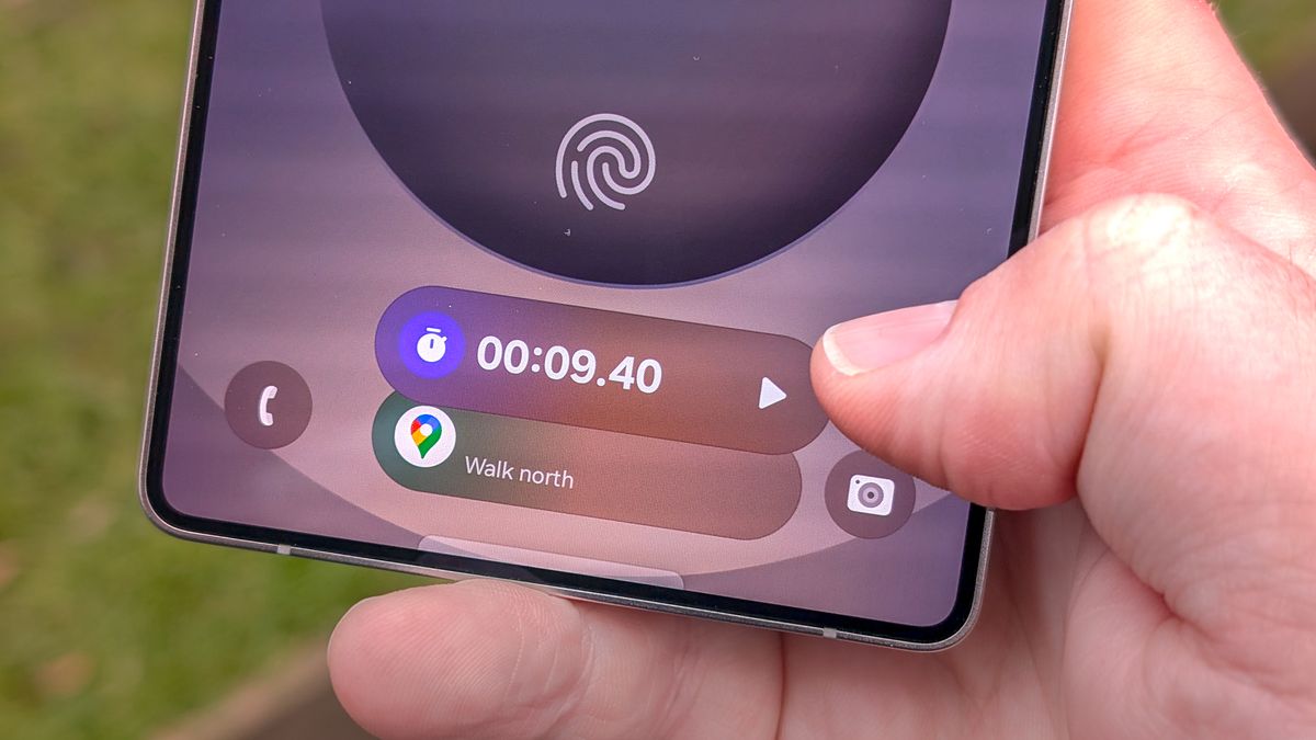 I just tried Samsung Galaxy S25 Now Bar vs. iPhone 16 Pro Dynamic ...