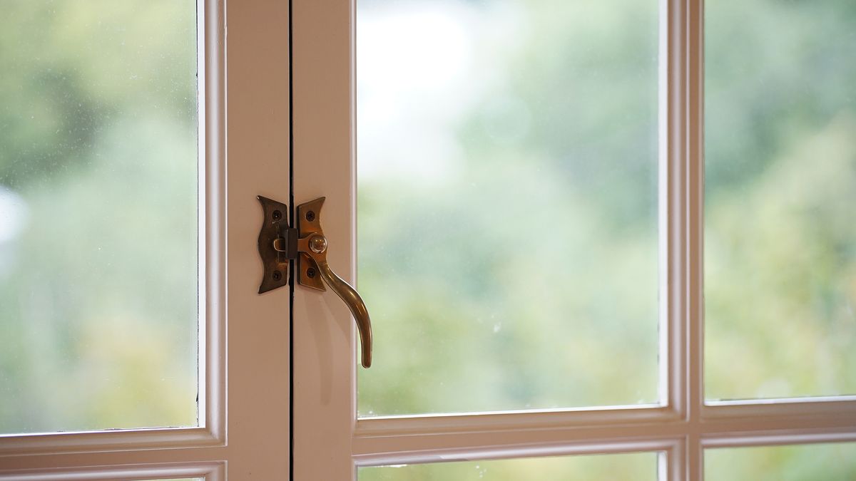 Window Handle Types: Which Handles Suit Which Windows? | Homebuilding