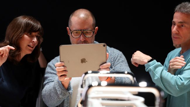 Ex-Apple Chief Design Officer Jony Ive working on 'new hardware for the ...