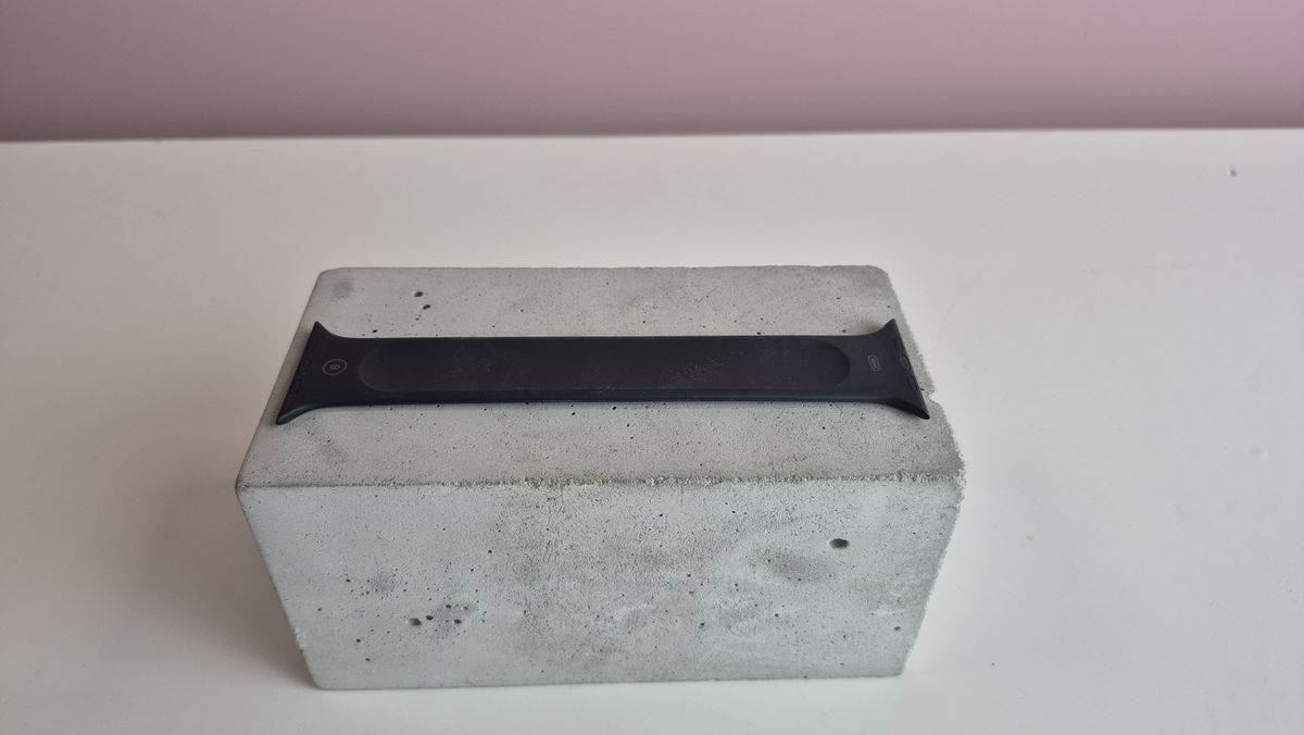 Apple Solo Loop review: a simple yet effective Apple Watch band that ...