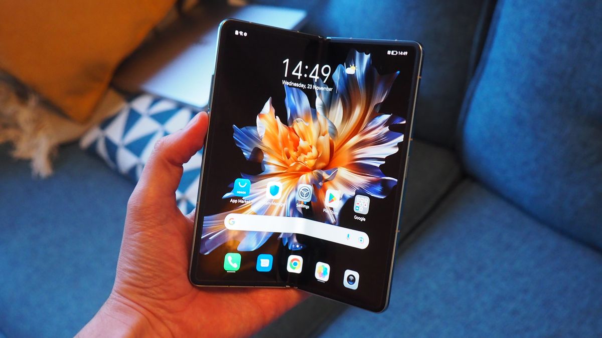 I tried Honor's new folding phone – it's a great Samsung Galaxy Z Fold ...