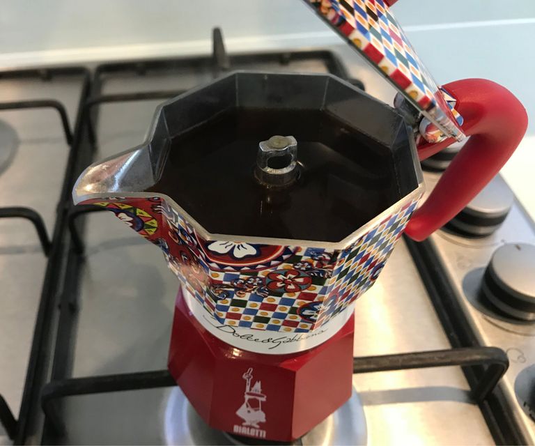How to make espresso at home: with and without a machine | Homes and ...