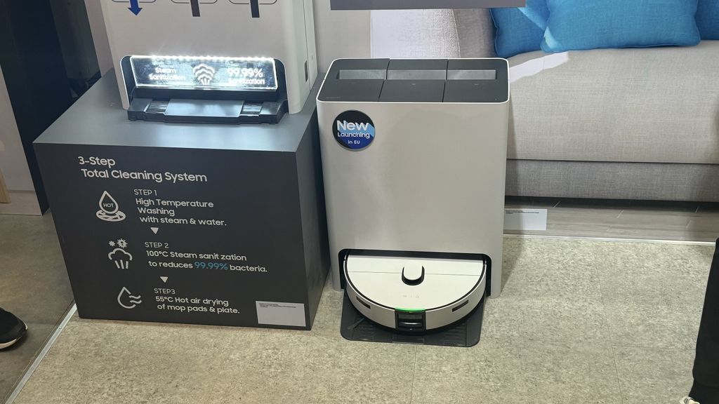 I’m ready to throw out my iRobot Roomba in favor of Samsung’s new Jet ...