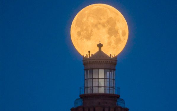 Blue 'Sap Moon' Shines Bright in Stunning Skywatcher Photos | Space