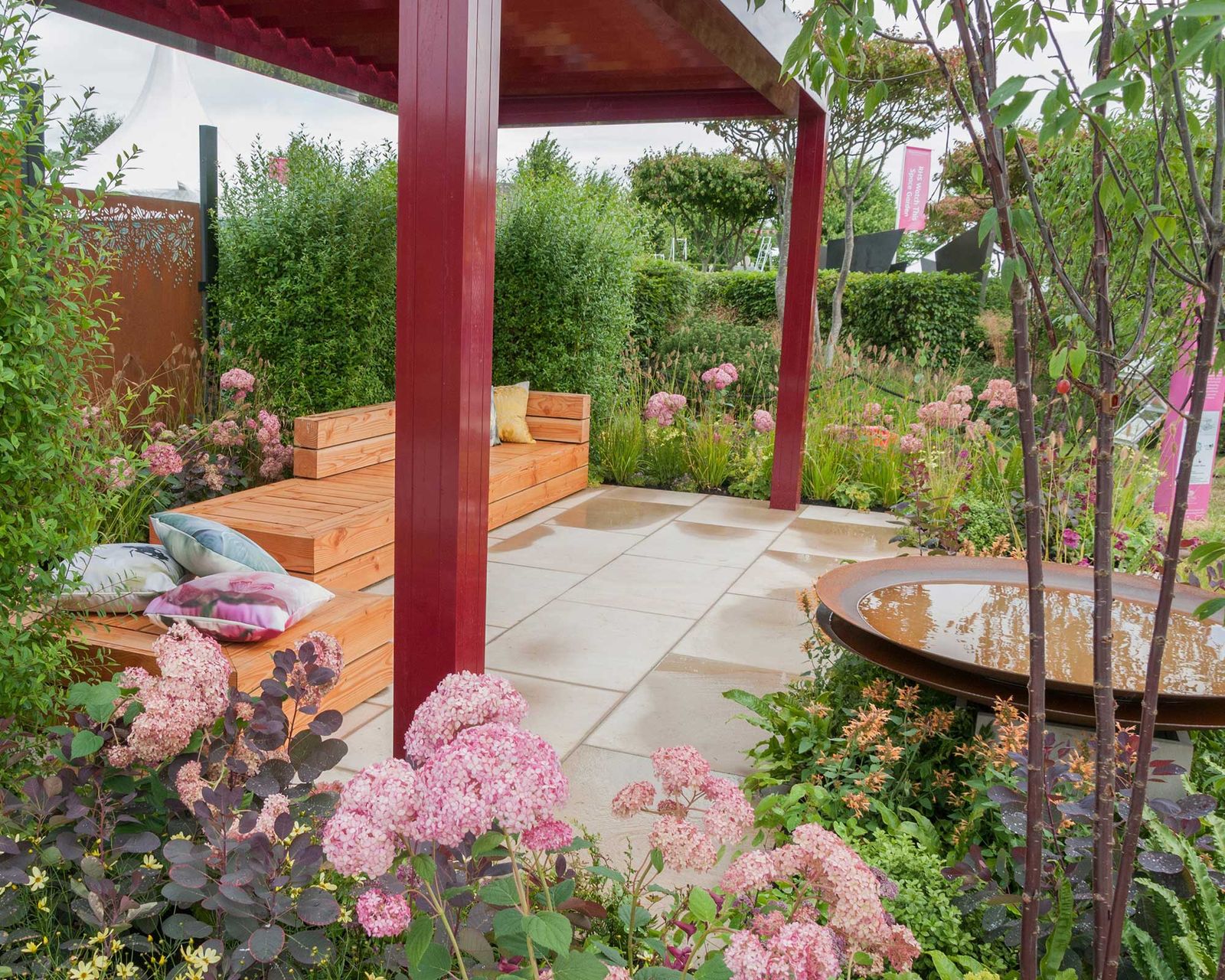 Small garden water feature ideas: 10 decorative designs for little ...