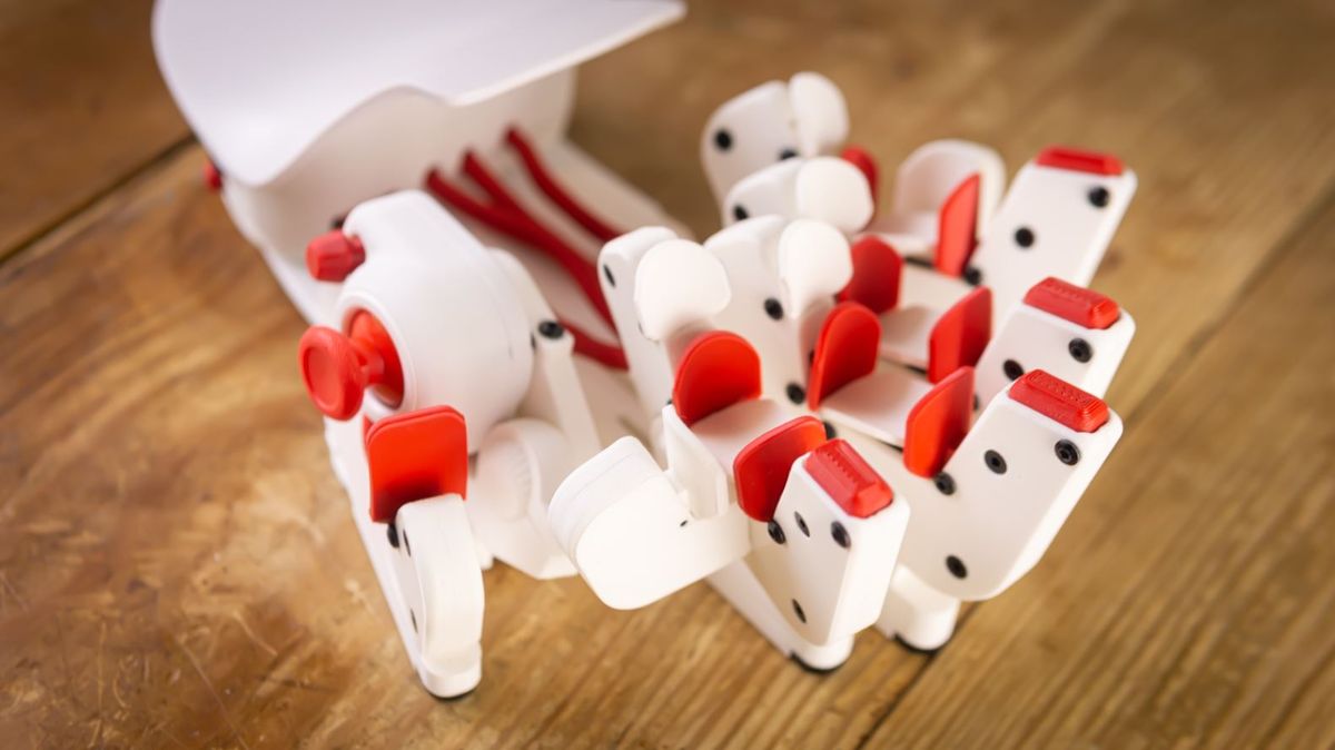 Azeron Cyborg Compact Review: Niche but Nice | Tom's Hardware