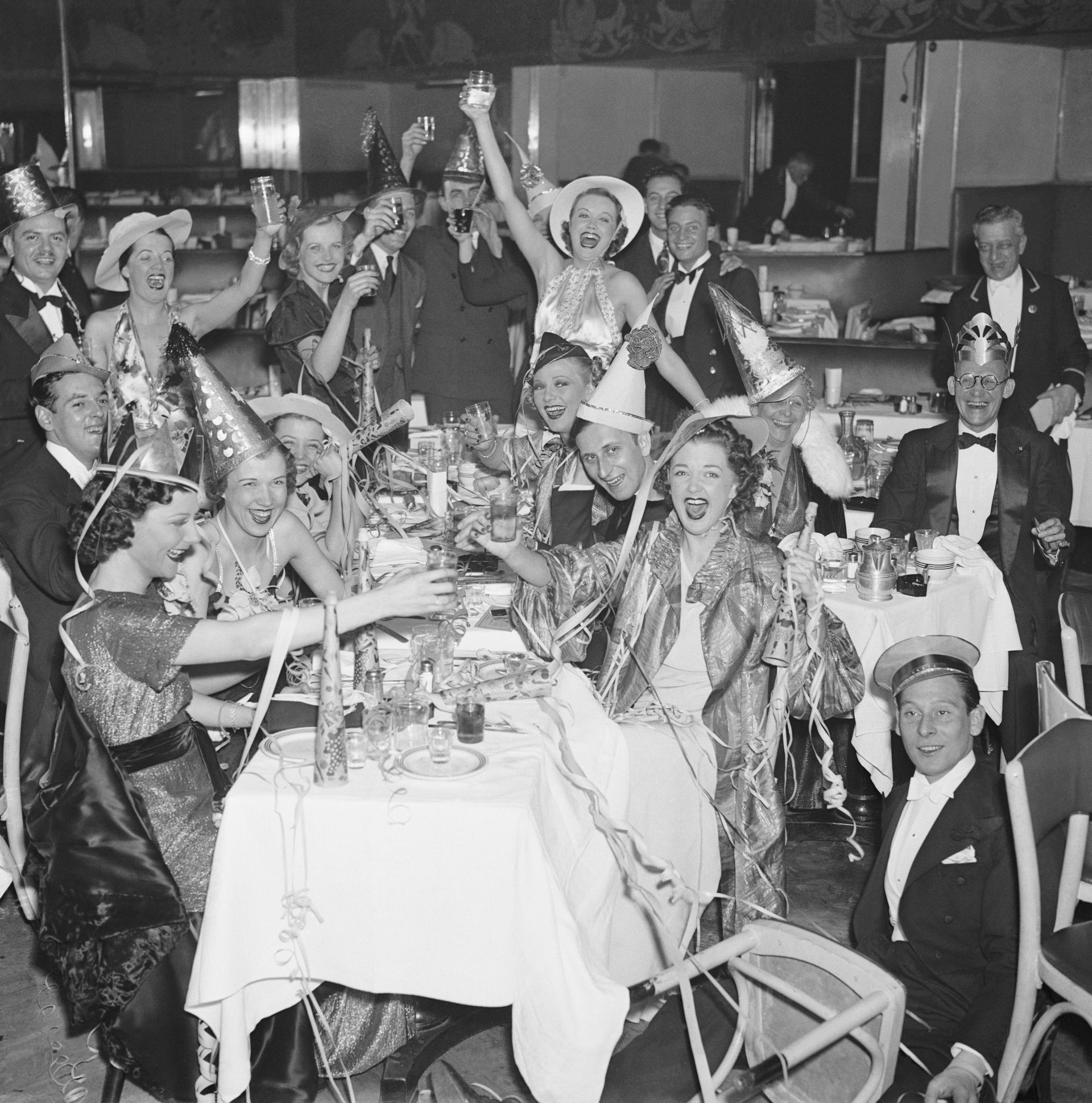 11 vintage photos of endearingly raucous parties of New Year's past ...