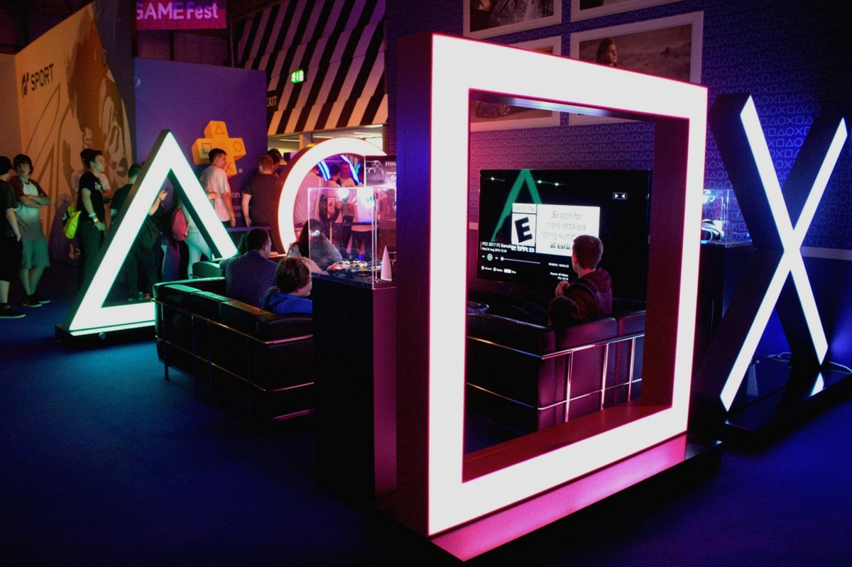 Insomnia Gaming Festival is 72 non-stop hours of Vlogging, Cosplay ...
