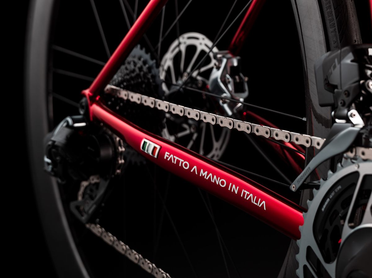 Old meets new as Officina Battaglin pairs steel frame with integrated ...