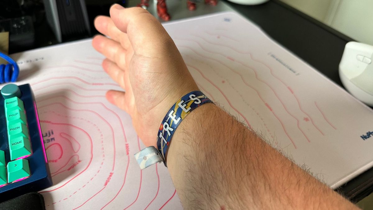 I ditched my mouse for an ergonomic vertical one for a week — here's ...