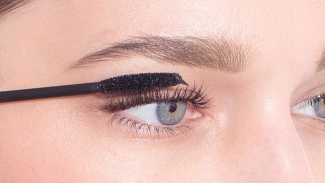 How to Get the Longest Lashes Possible - Mascara Tips and Tricks ...