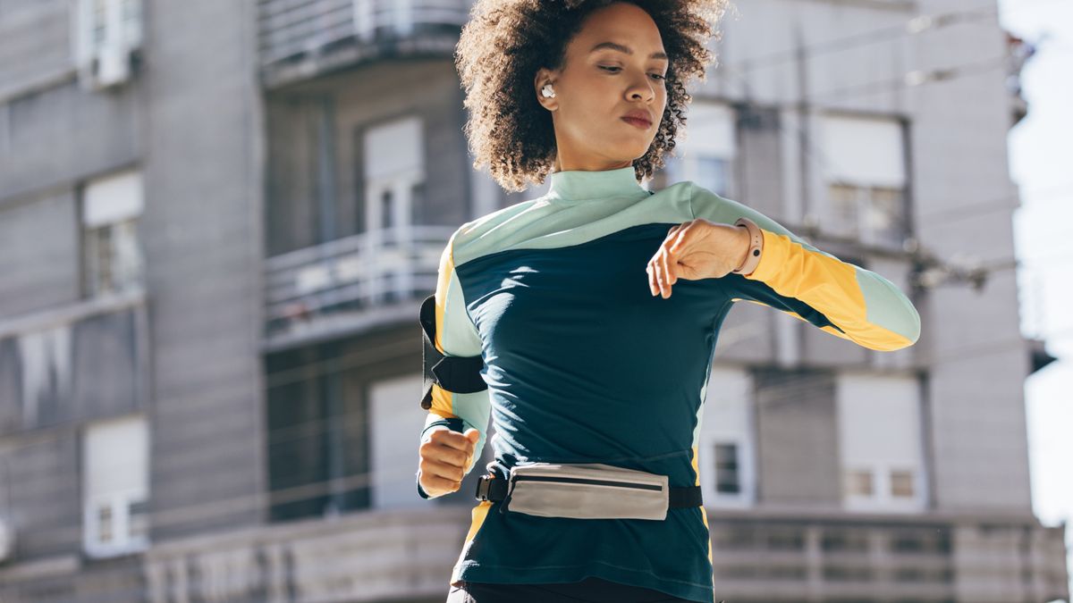 How to carry your phone while running | Advnture