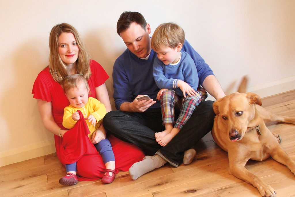 Home photography ideas: Take a family photo with Wi-Fi on your camera ...